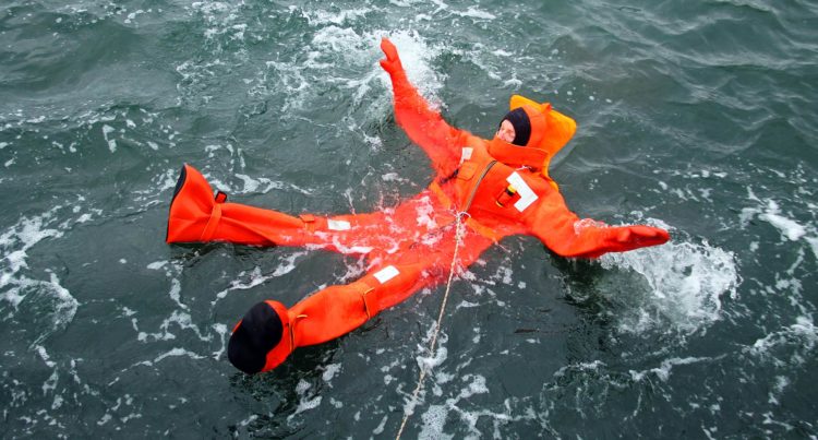 Offshore Sailing Exposure- & Survival Suit Practice