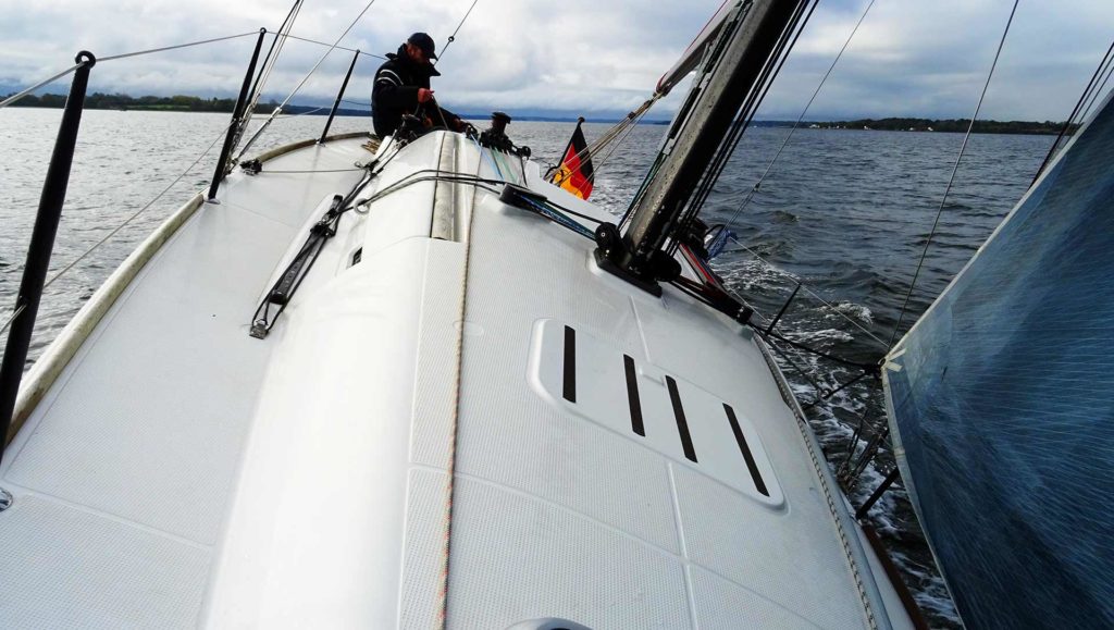 Foul Weather Sailing Skills and Tactics – no-frills-sailing.com