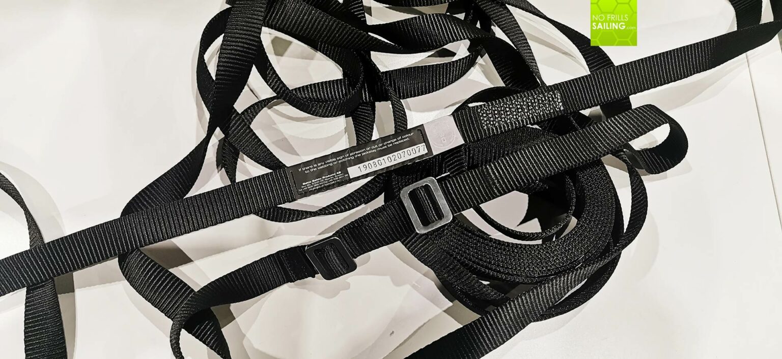 Offshore sailing basic equipment: Jackstay