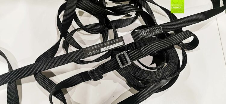 Offshore sailing basic equipment: Jackstay