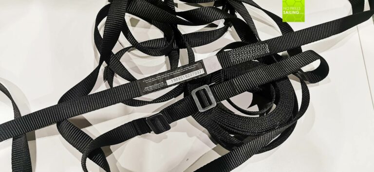Offshore sailing basic equipment: Jackstay
