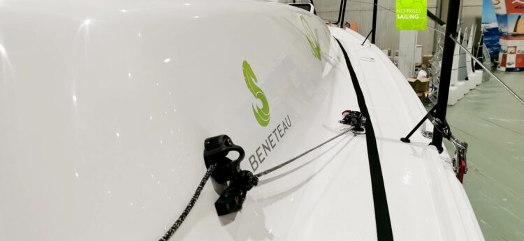 Offshore sailing basic equipment: Jackstay