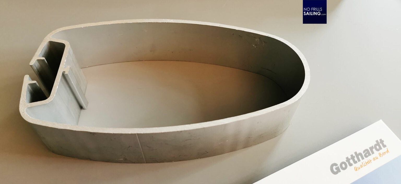 The Omega 42 mast at Seldén