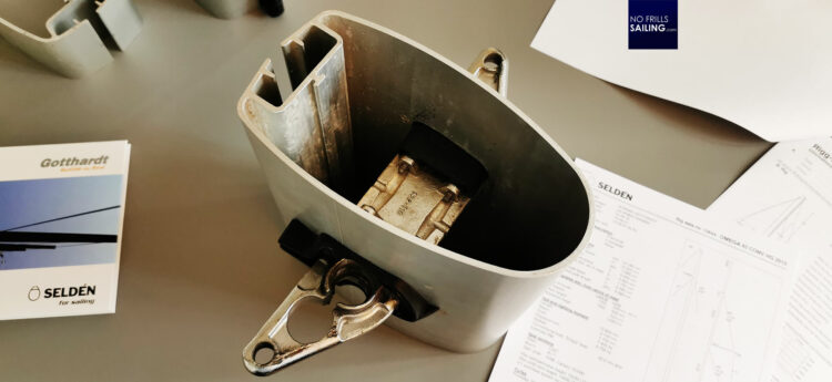 The Omega 42 mast at Seldén