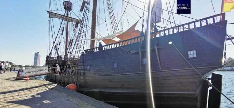 Sailing a medieval Cog ship