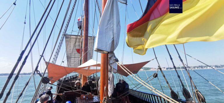 Sailing a medieval Cog ship